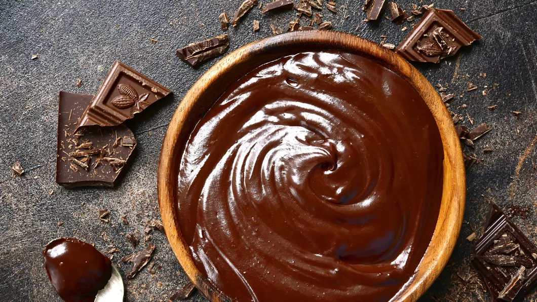 Cremă de ciocolată cu frișcă. Umplutura perfectă pentru cele mai bune ...