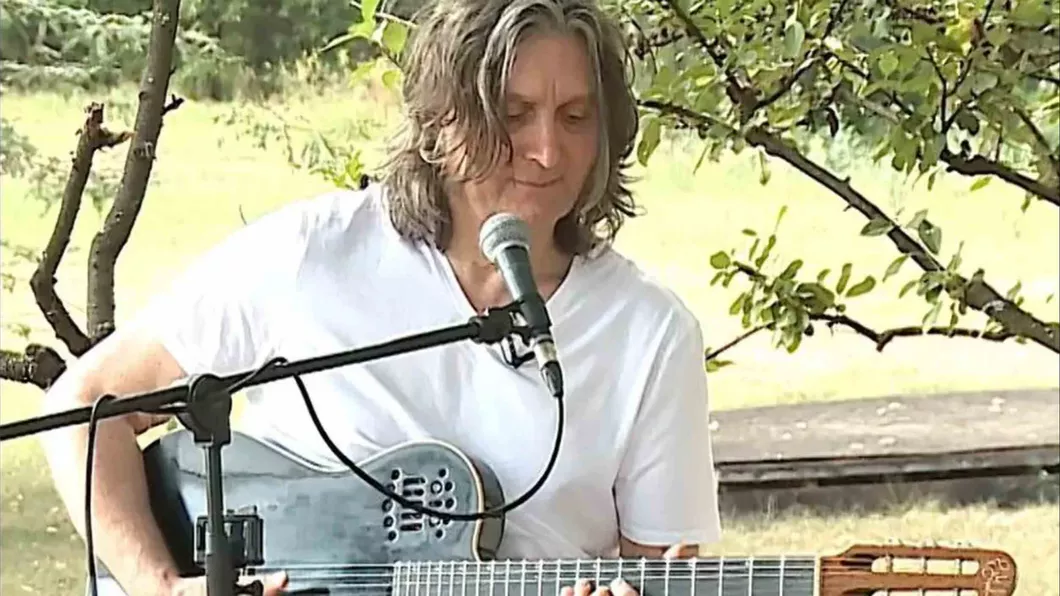 Laurențiu Cazan a fost căsătorit cu o femeie din Olanda. În prezent ...