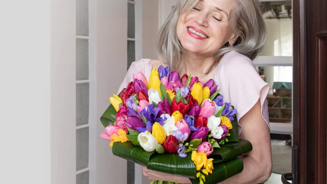 Luna femeilor începe curând. Iată cât costă un buchet de flori