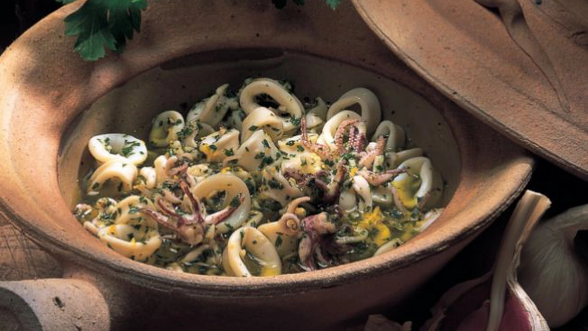 Reteta rapida, pentru o masa de poveste: calamari la tigaie • Buna Ziua ...