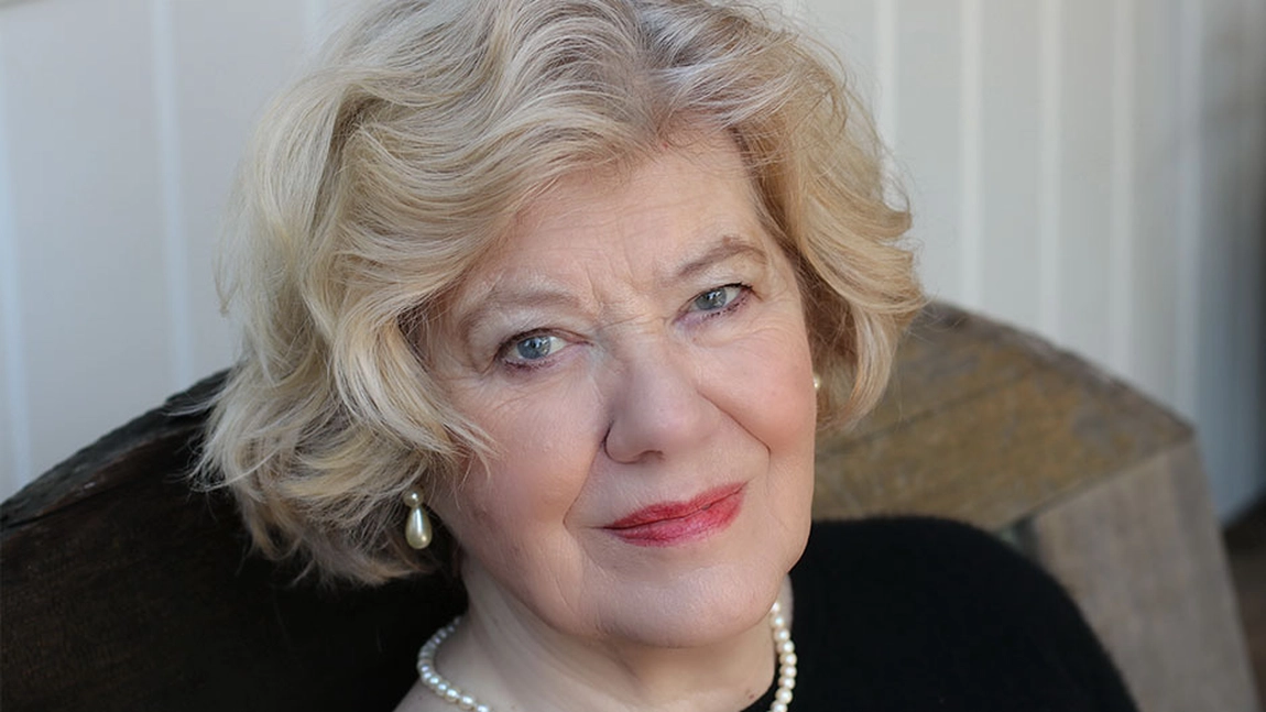 Scriitoarea de romane poliţiste, Anne Perry a murit la vârsta de 84 de ...