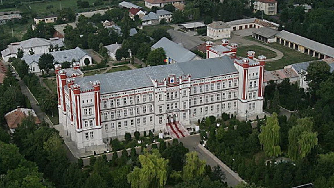 Palat monumental din orașul Iași, zona Copou, în plină moderniza