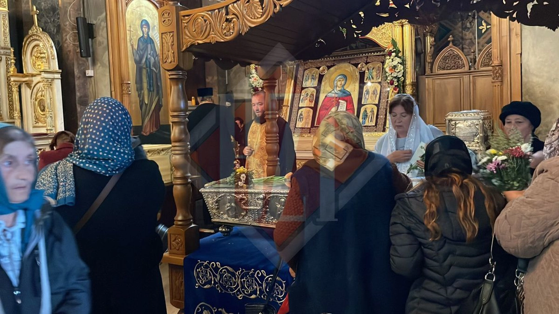 Racla cu Sf. Moaște ale Cuvioasei Parascheva a fost mutată. Iată ...
