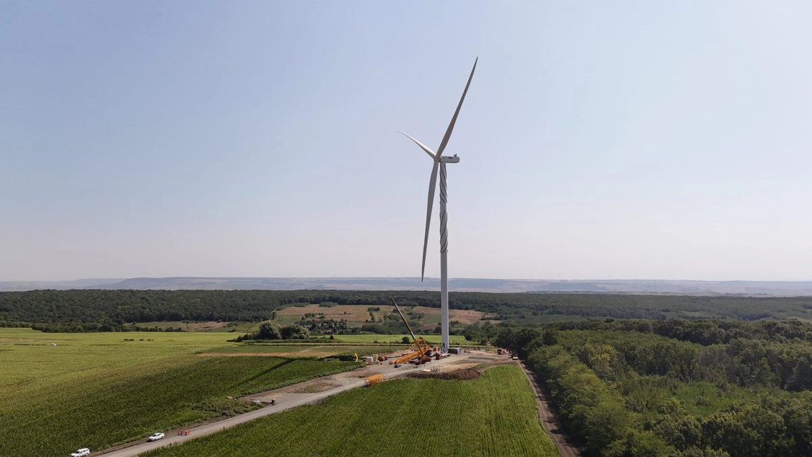 PPC Renewables România a instalat primele turbine pentru cel mai mare parc eolian din Moldova ...