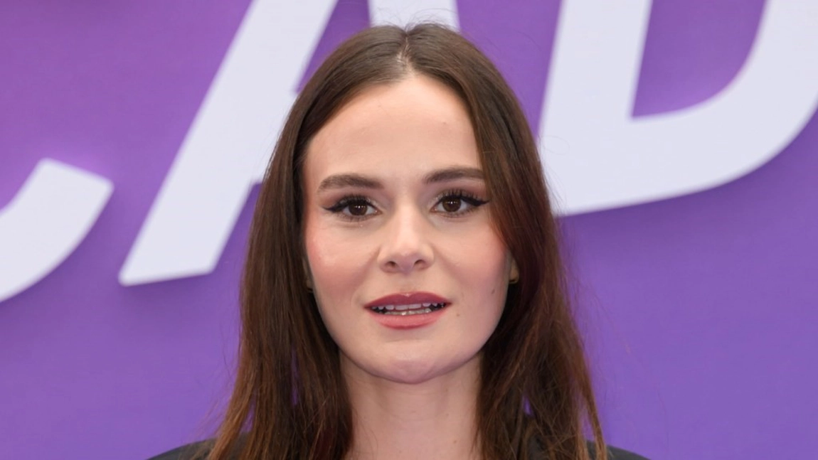 Holly Ramsay poartă un bikini de mireasă! Iată ce abdomen conturat are aceasta • Buna Ziua Iasi ...