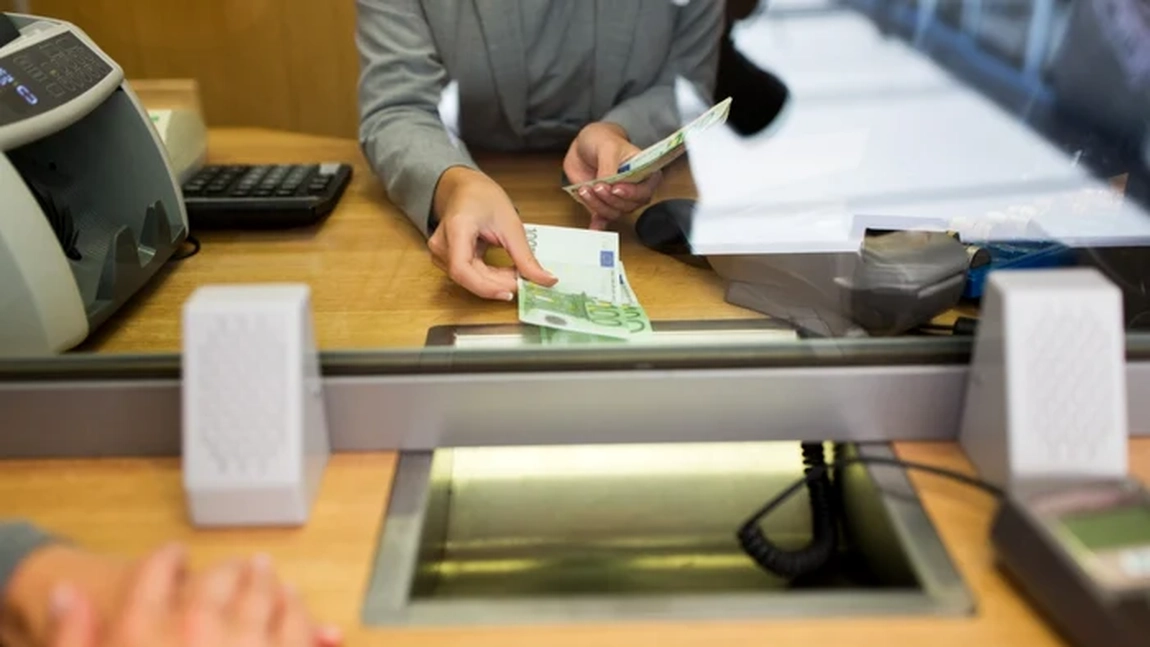 De la 1 octombrie 2025, cresc ratele românilor! Schimbări majore și ...