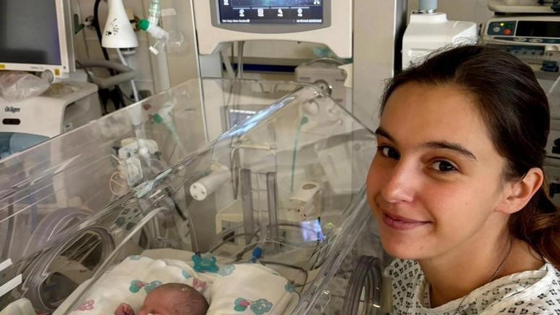 O femeie a ajuns la spital cu dureri de apendicită, dar a născut un băiețel în ambulanță