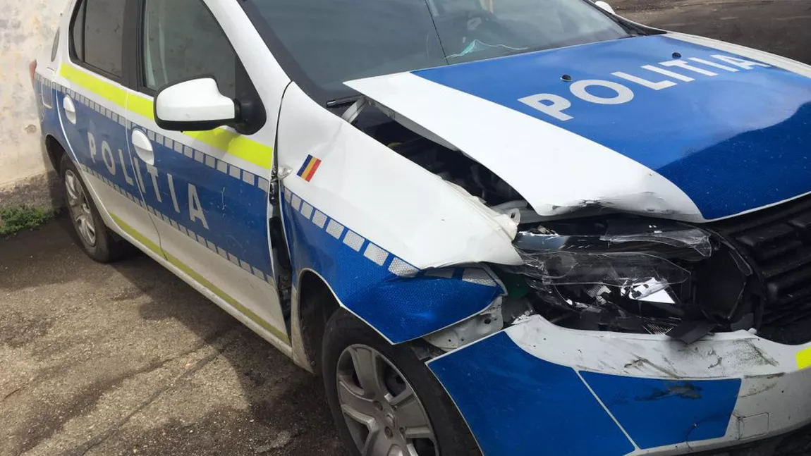 Doi copii cu handicap şi mama lor, somaţi să plătească reparaţiile ...