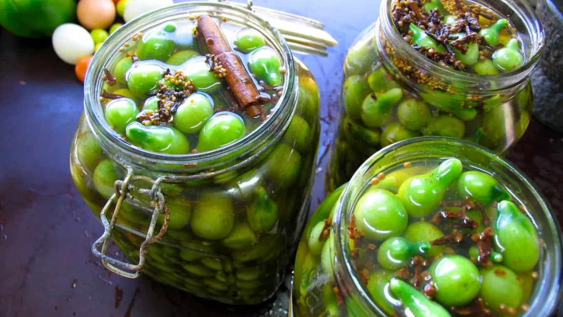 Rețetă gogonele murate la borcan. Metoda în saramură, explicată pas cu pas