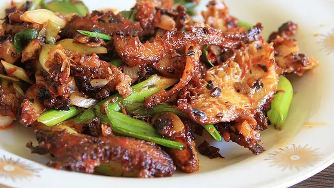 Burtă de vită prăjită, cu pastă de chilli. Rețeta gurmanzilor de ...