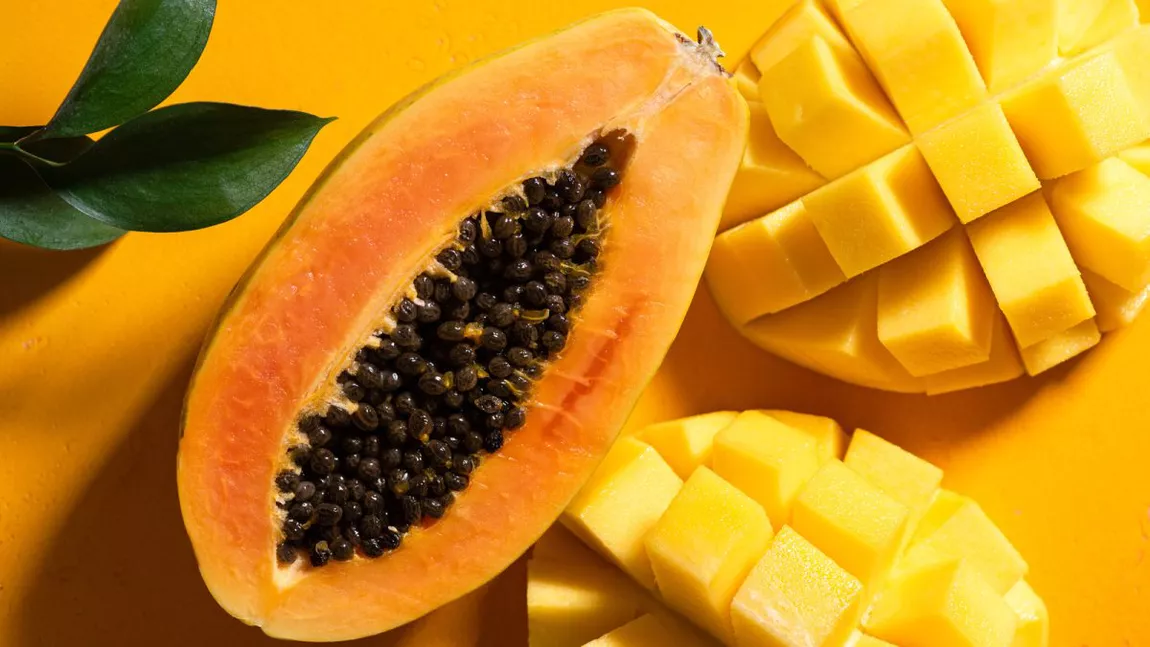 Papaya, fructul dulce cu o textură moale care adaugă savoare în ...