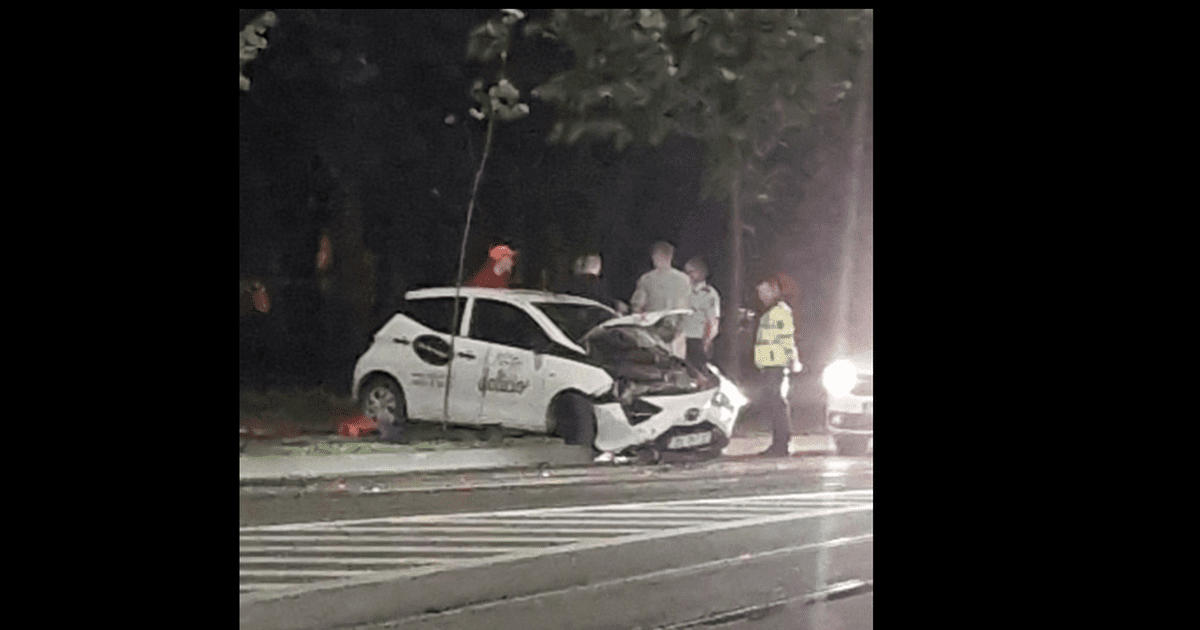 Accident rutier în Copou. Un autoturism a fost grav avariat • Buna Ziua ...