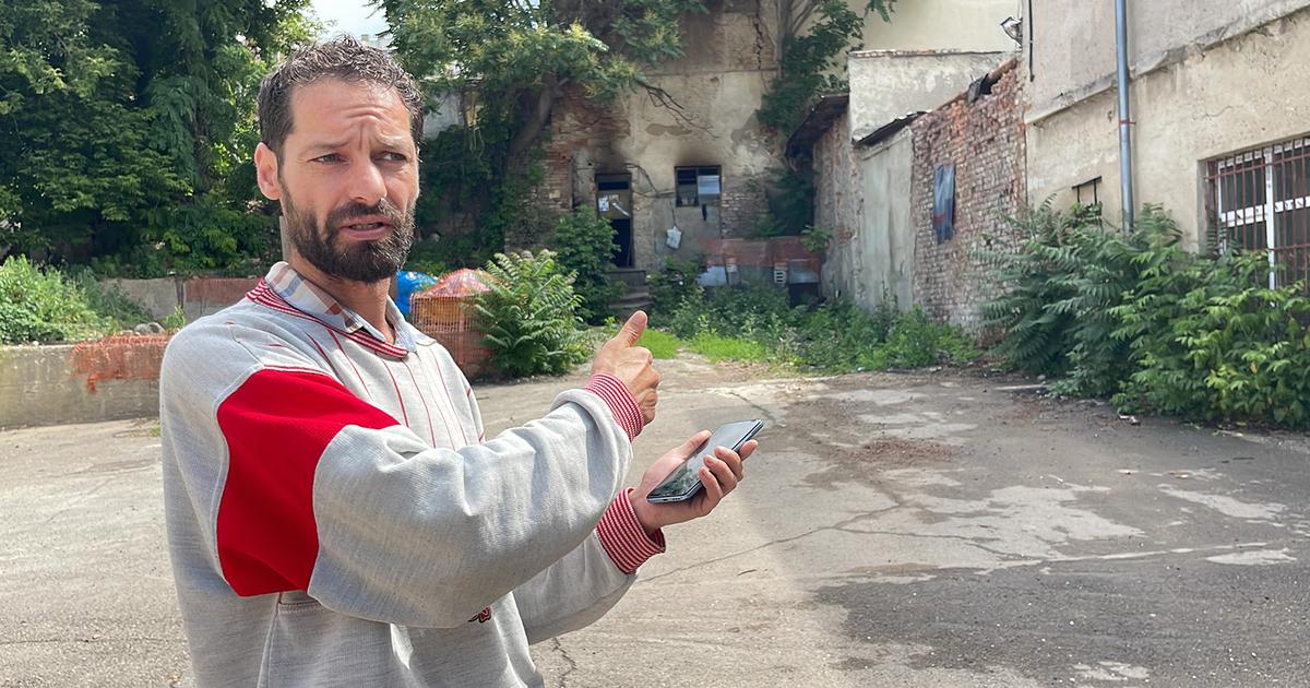 Mai mulți boschetari au transformat un imobil din centrul