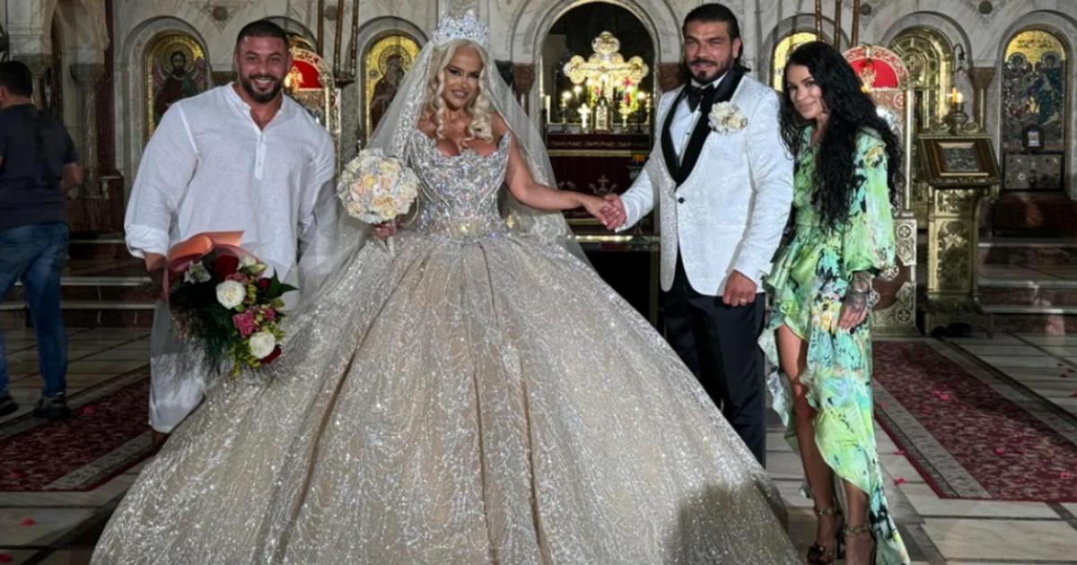 Cât au costat cele două rochii de mireasă purtate de Anda Adam ...