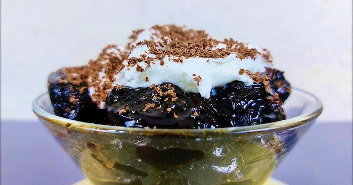 Prune umplute cu miez de nucă și cremă de smântână. O gustare delicioasă