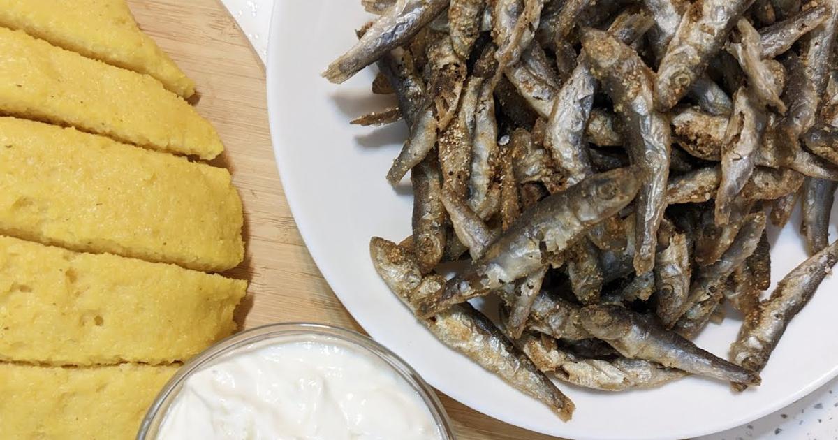 Iată cât costă o porție de hamsii cu cartofi prăjiți, la „împinge tava ...