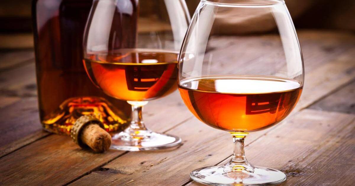 Rețeta pentru coniac de casă din țuică de vin! Cum să-l faci mai bun ...