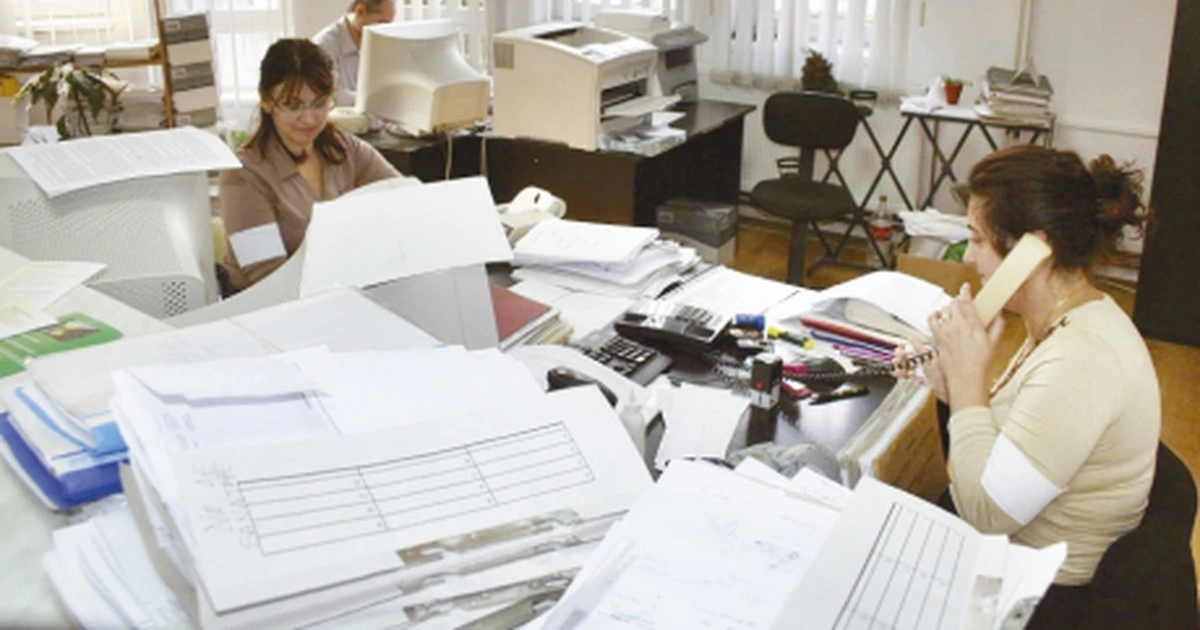 Se taie masiv sporurile pentru bugetari. Salarizarea se va face în 12 ...