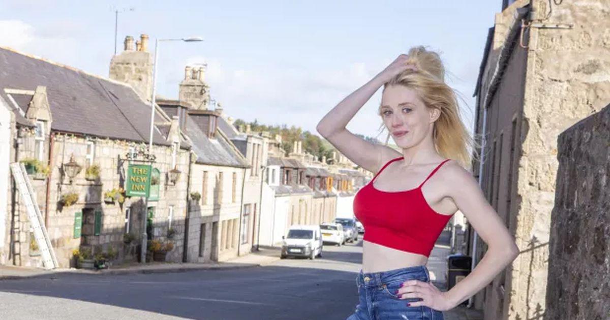 De la asistată social, la model OnlyFans! Laura era înjurată pe stradă, de față cu copiii ei!