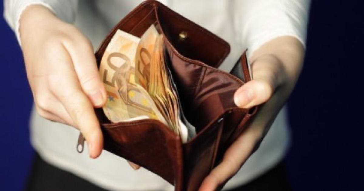 Românii care plătesc cu bani cash, controlați de ANAF! Toate ...