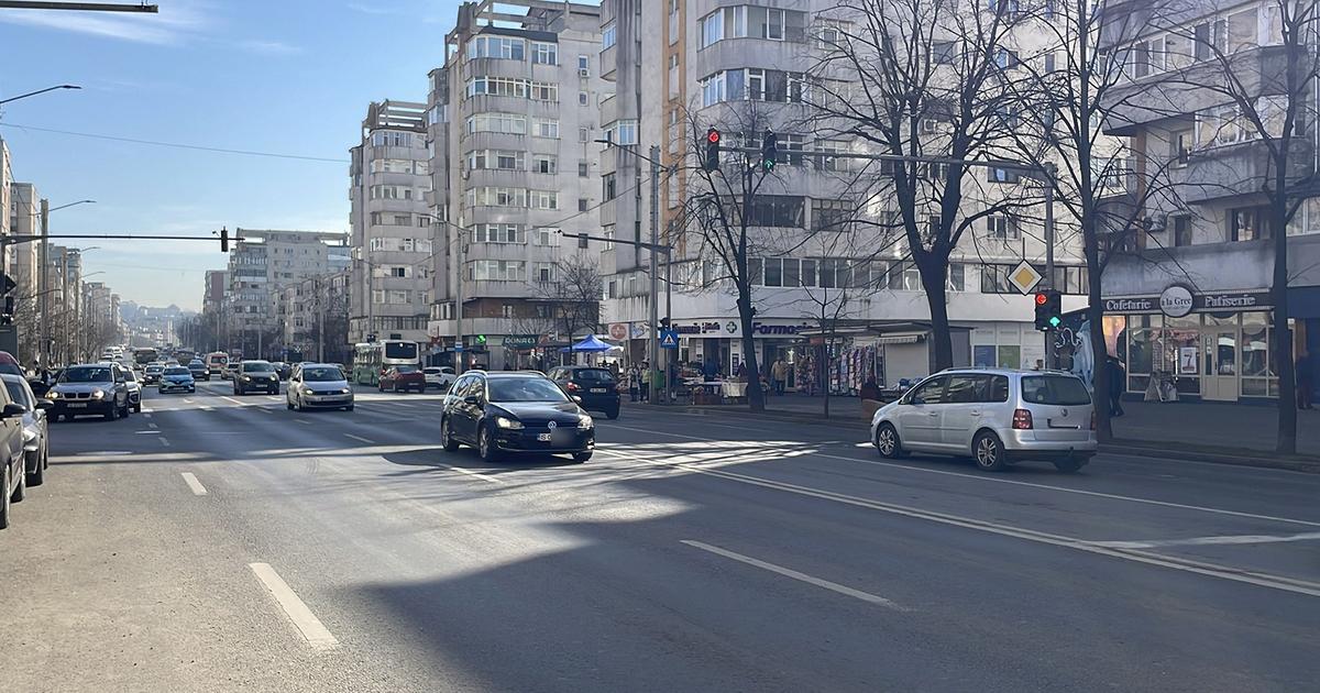 Cine reușește să treacă strada prin acest loc din Iași este