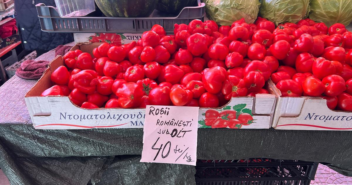 Prețuri exorbitante pentru primele roșii românești, în piețele
