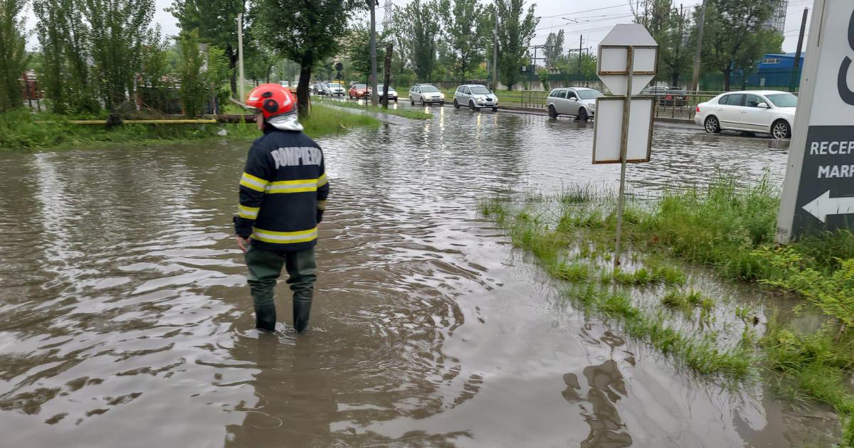 Inundație pe calea Chișinăului! Pompierii intervin la fața locului ...