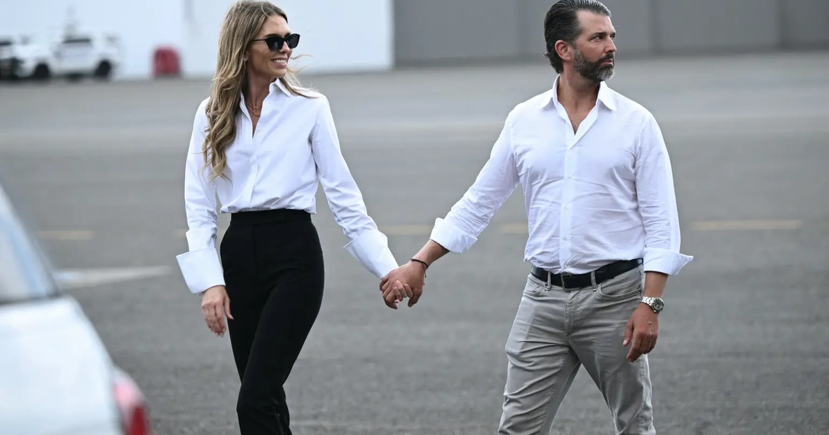 Nu s-au mai putut abține! Donald Trump Jr. și noua iubită, surprinși ...