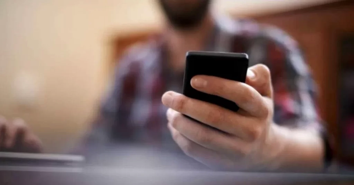 „Investiții” false vândute prin telefon! Zeci de percheziții și sute de ...