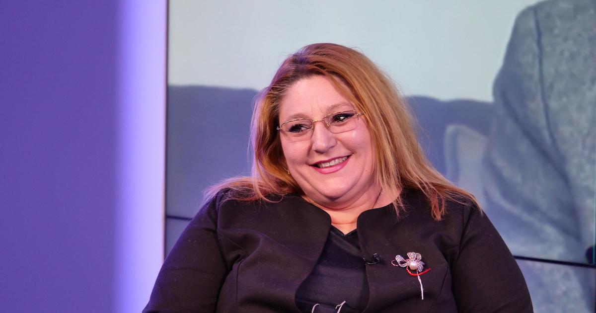 Europarlamentarul Diana Șoșoacă, președintele S.O.S. România, interviu ...