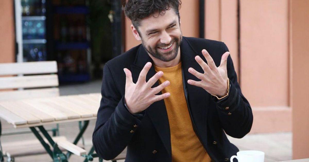 Cine este Alecsandru Dunaev. Faimosul actor are o poveste de viață impresionantă • Buna Ziua ...