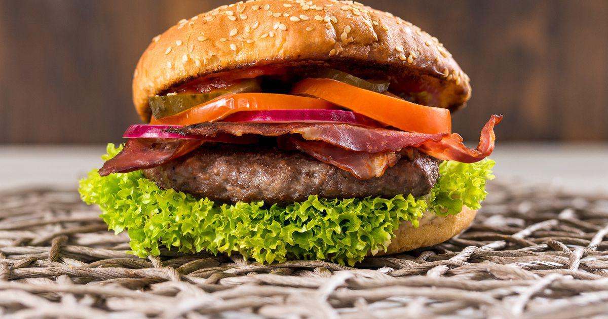 Rețetă burger de vită. Cum să obții o combinație perfectă dintre carnea ...