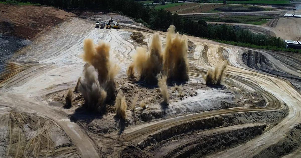 Spectaculos! Imagini cu explozia controlată de pe A3