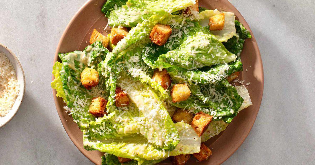 Salata Caesar: Rețeta originală de acum un secol ce a cucerit întreaga Românie • Buna Ziua Iasi ...