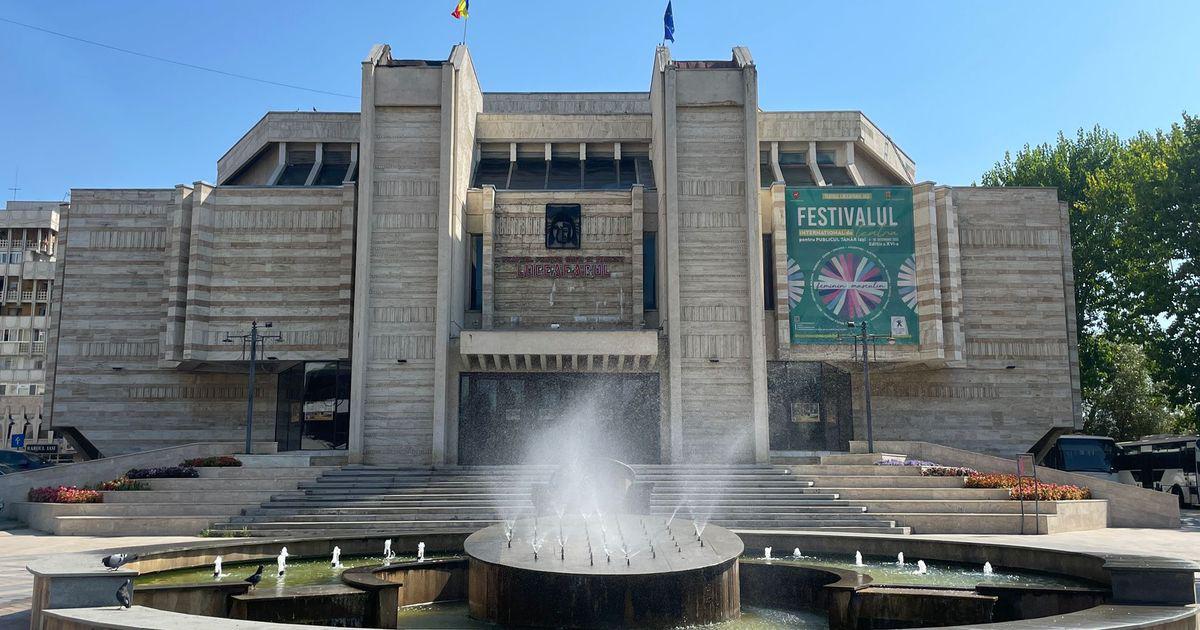 Teatrul „Luceafărul” din Iași deschide, la începutul lunii octombrie, o ...
