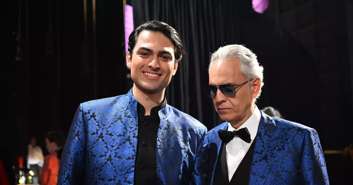 Sărbătorile în familia Bocelli. Matteo Bocelli, fiul cel mic al ...