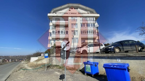 Blocul din Breazu care distruge DJ282. Acesta nu are canalizare