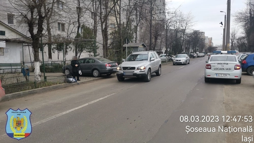 O stradă din Iași a devenit parcare pentru mașini