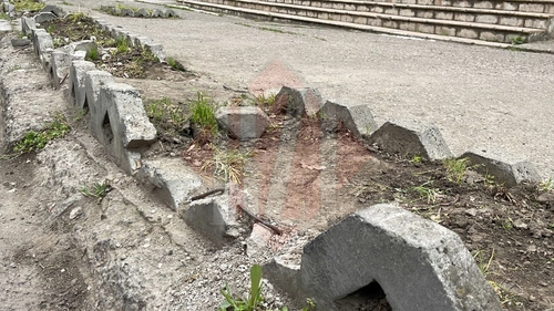 Primarul Mihai Chirica este mai ocupat să strice străzile