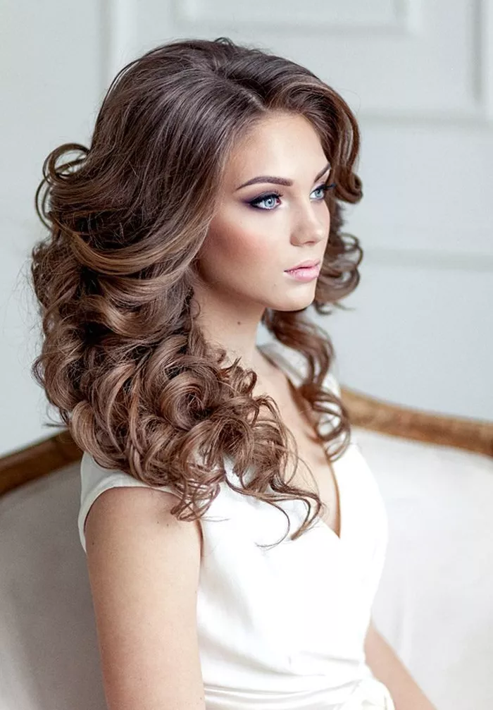 Coafuri ocazie păr mediu bucle. Cele mai practice moduri în care poți ...