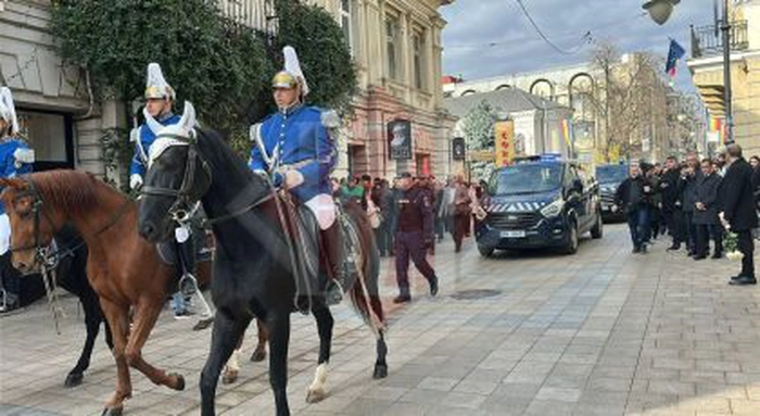 UPDATE 2: Dricul tras de cai, pe care a fost urcat sicriul domnitorului ...