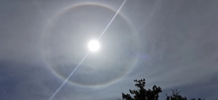 Curcubeu în jurul Soarelui. Ce este haloul solar și cum se formează ...