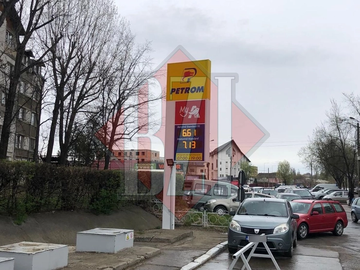 A scăzut prețul benzinei și motorinei. Cum se simte în