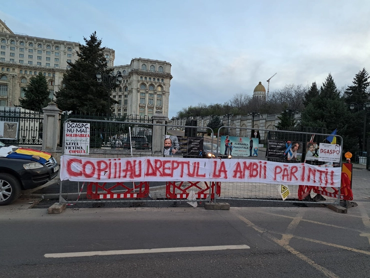 O ieşeancă face, de aproape o lună, greva foamei, deoarece