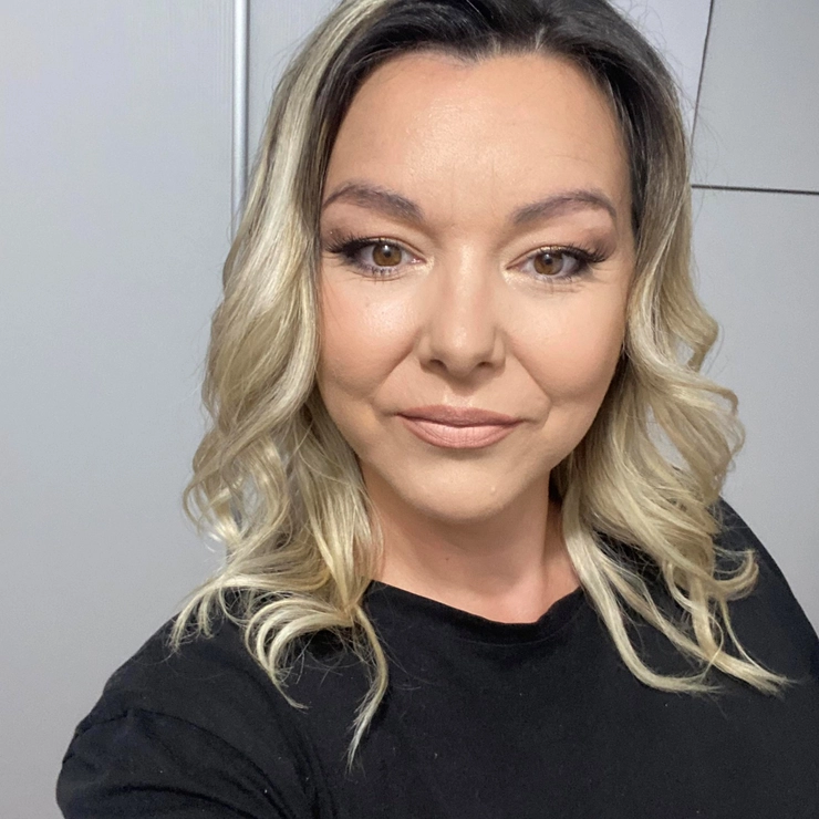 Este o veterană în materie de frumusețe și te poate învăța să te ...